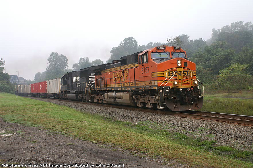 BNSF 5187 #202 @ 0800hrs.